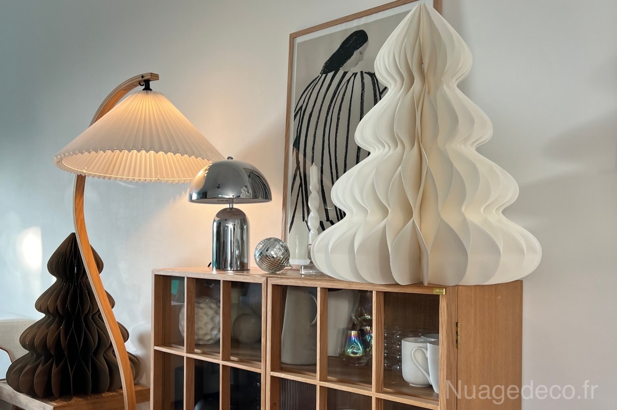 Sapin de Noël en papier, grande tendance déco des fêtes 2025 - NuageDeco
